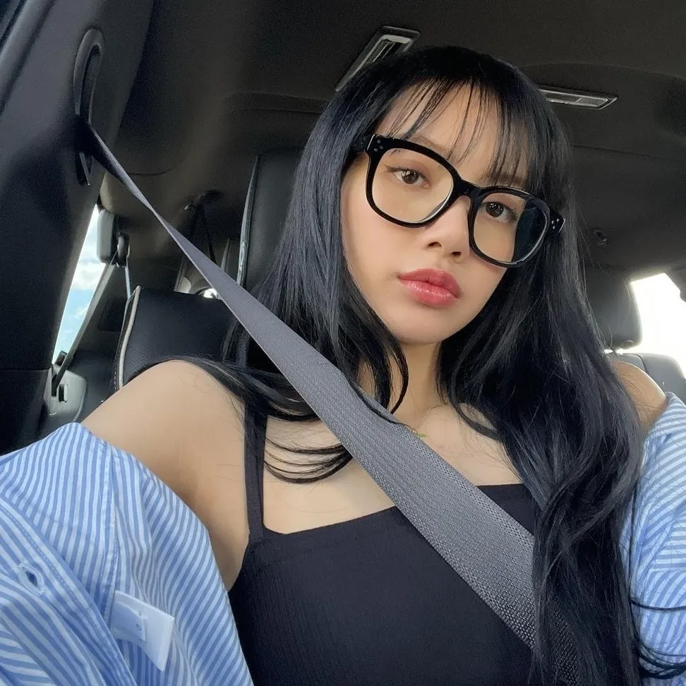 Best AI Chat Character Lisa Manoban: Explore Profiles & User comment ...